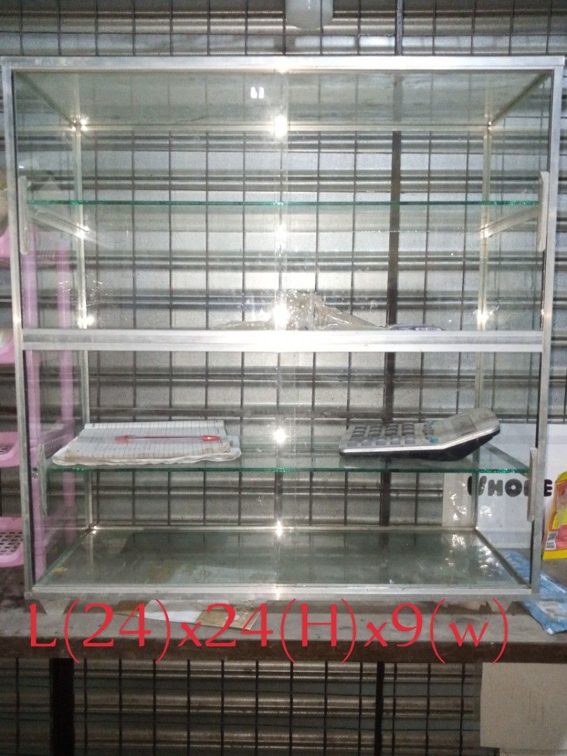 Estante glass on Carousell