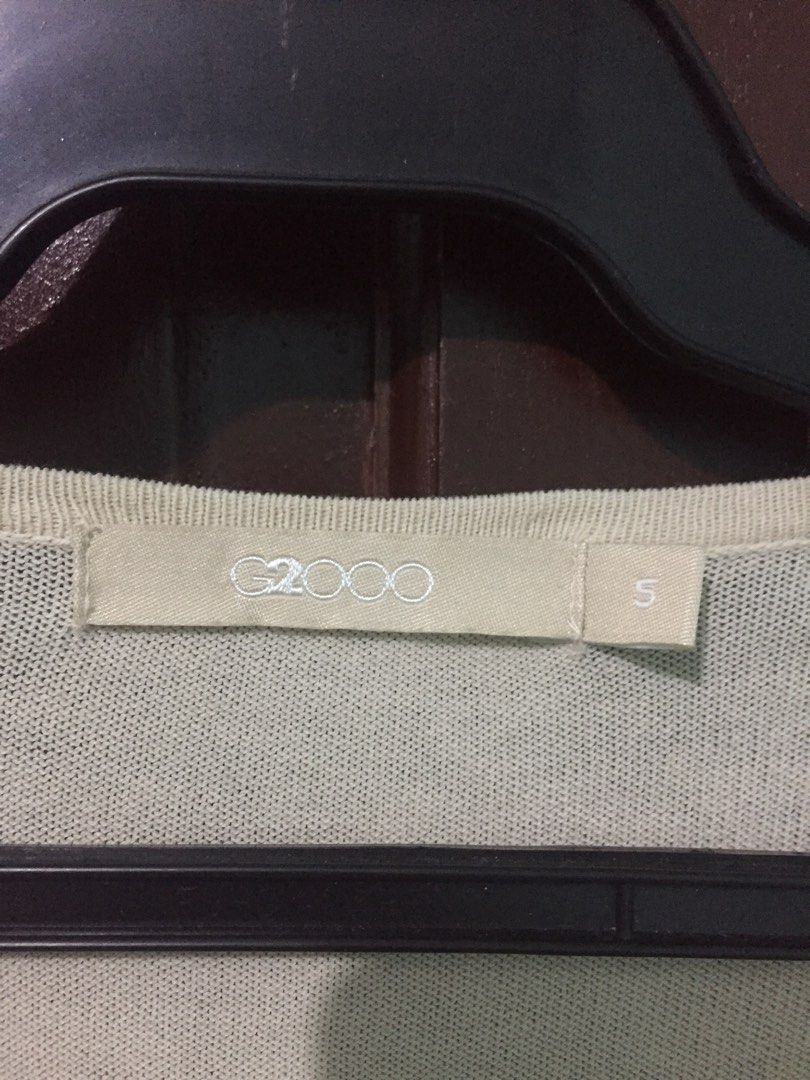 G2000 blouse plus free pin on Carousell
