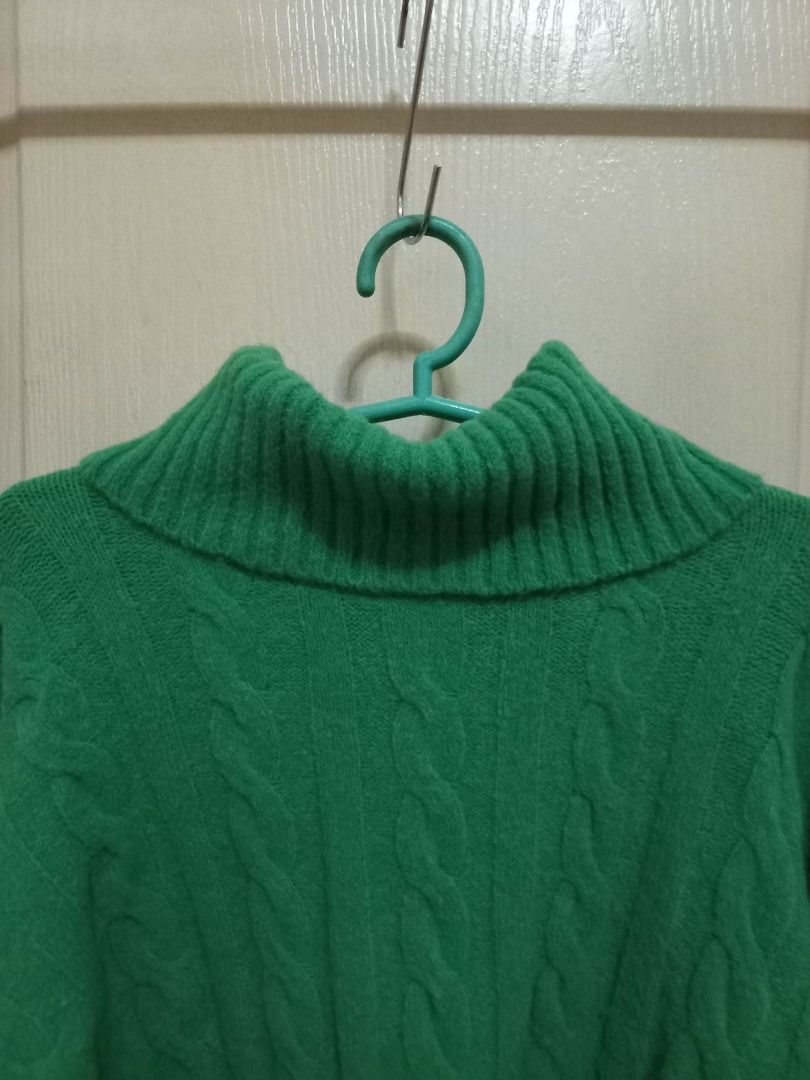 GU by Uniqlo Green Cropped Turtleneck Sweater on Carousell