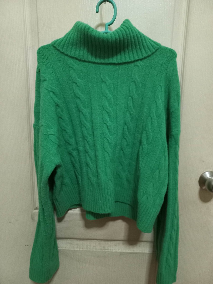 GU by Uniqlo Green Cropped Turtleneck Sweater on Carousell