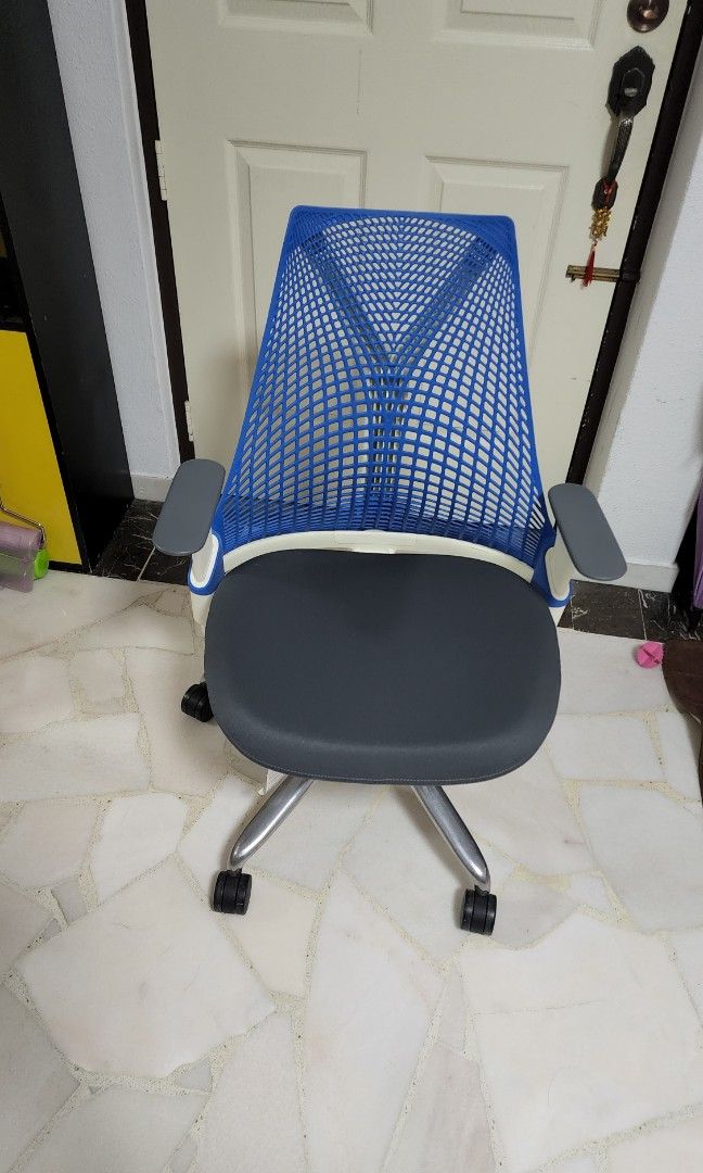 Herman Miller Sayl (blue) ergonomic, Furniture & Home Living, Furniture ...