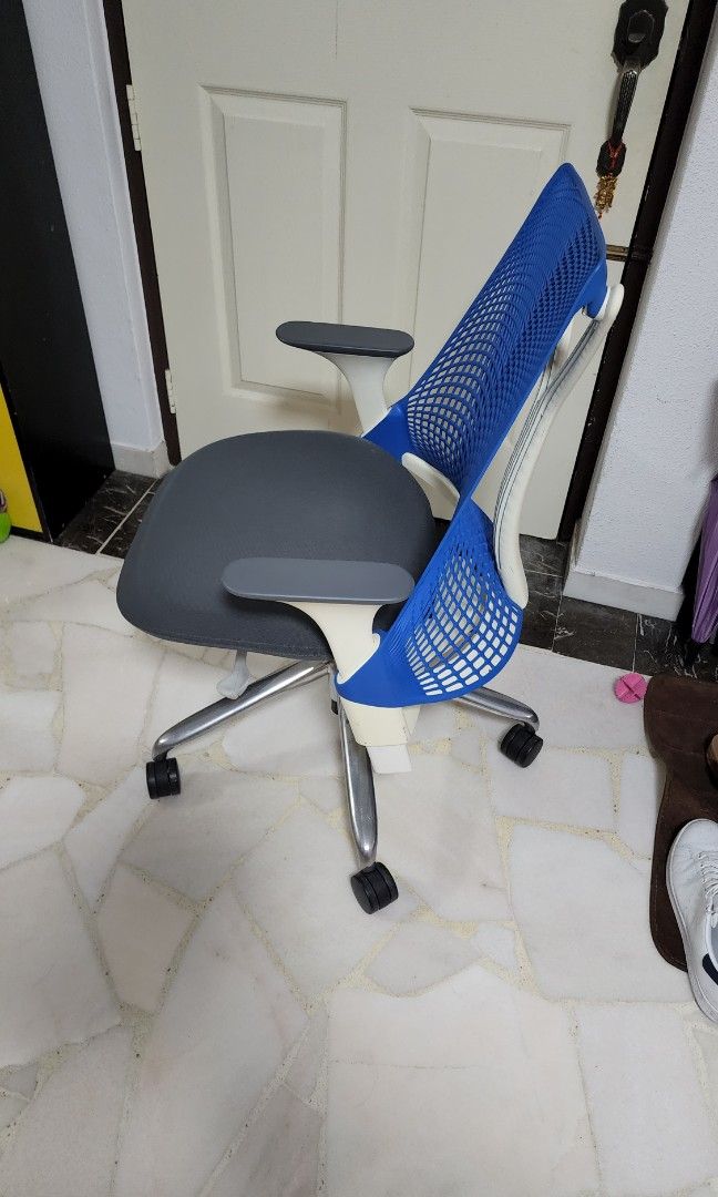 Herman Miller Sayl (blue) ergonomic, Furniture & Home Living, Furniture ...