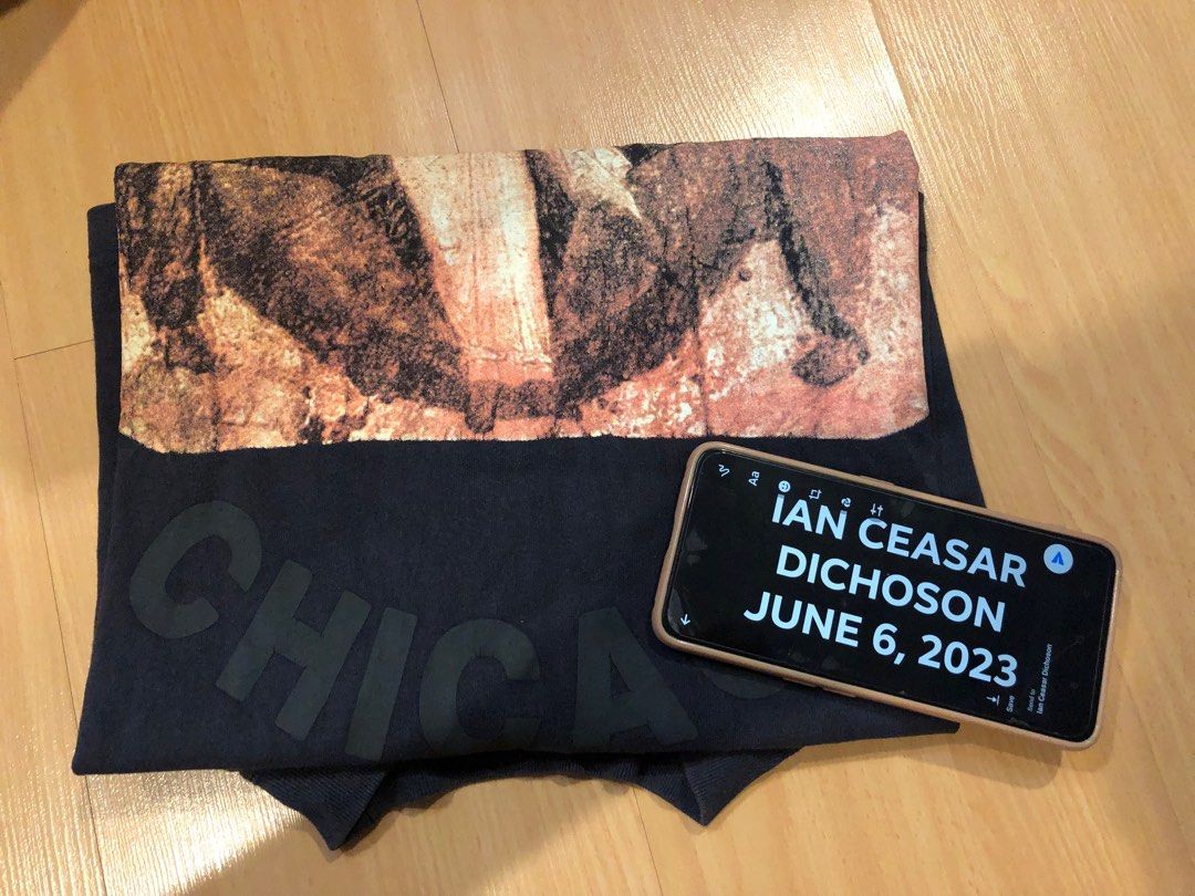 Jesus is king jik kanye west tee on Carousell