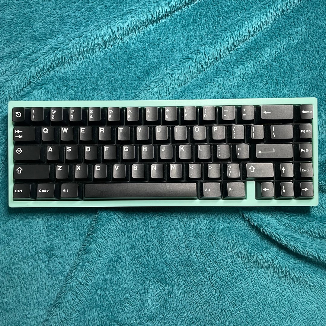 KBD67 Lite R1 w/ R4 Case - BB 2.5k | Full 4k, Computers & Tech, Parts ...