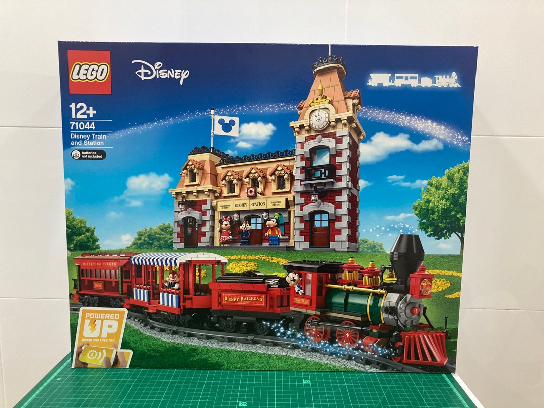 lego 71044 Disney Train and Station, 興趣及遊戲, 玩具 & 遊戲類 - Carousell
