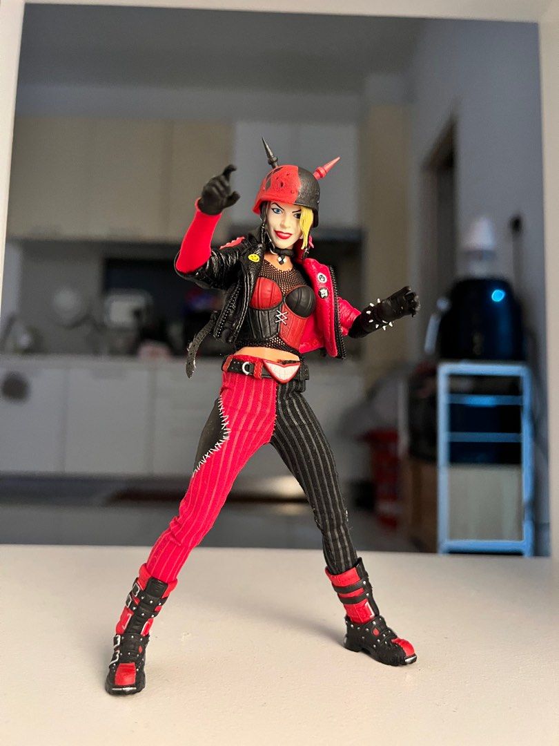 Mezco Harley Quinn Playing for Keeps Edition PX Previews Exclusive ...