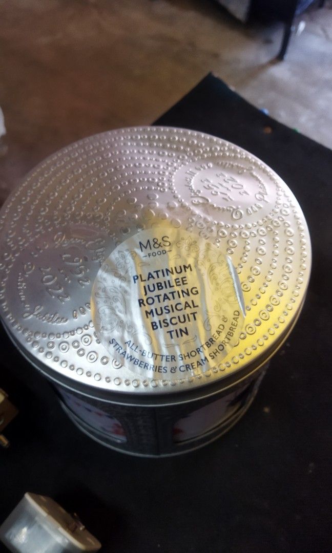 Muzik box metal, Hobbies & Toys, Toys & Games on Carousell