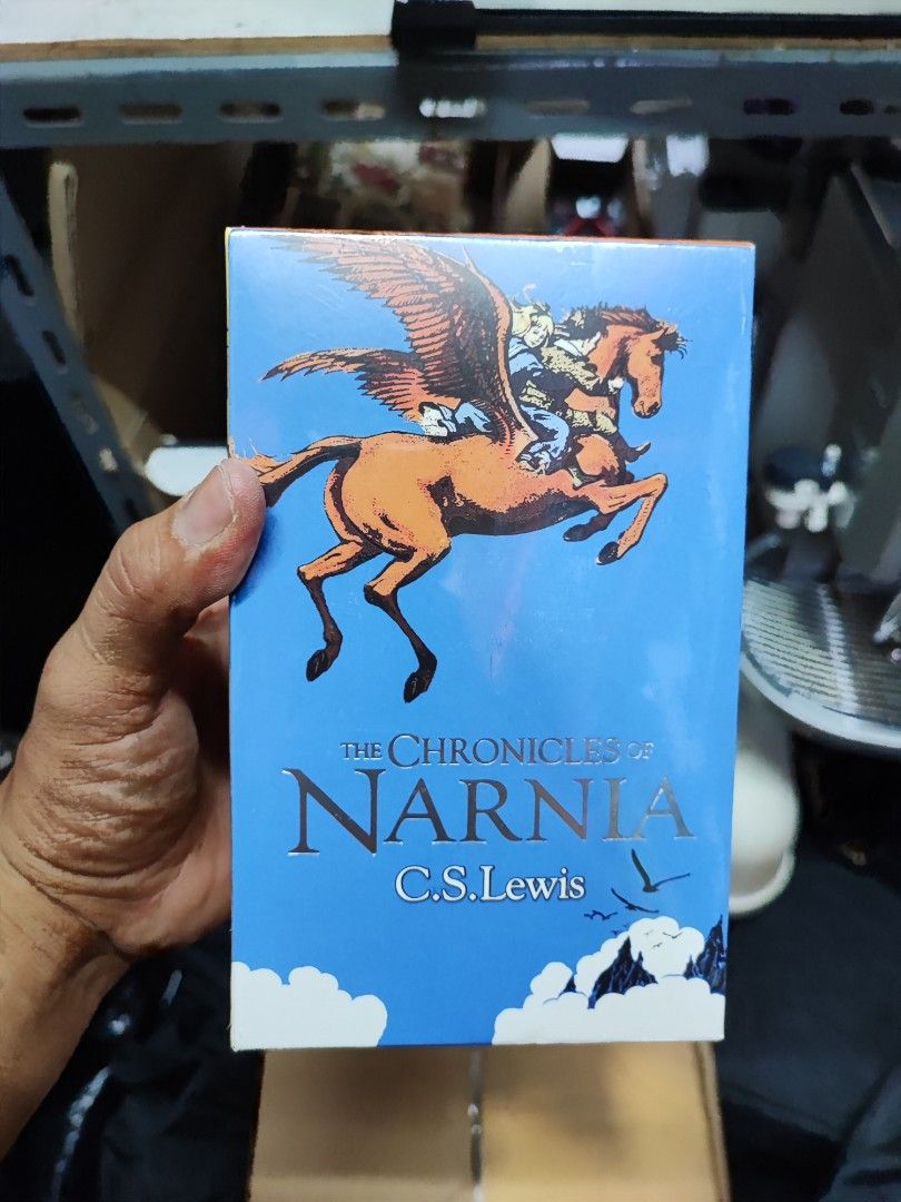Narnia the cronicle, Hobbies & Toys, Books & Magazines, Storybooks on Carousell