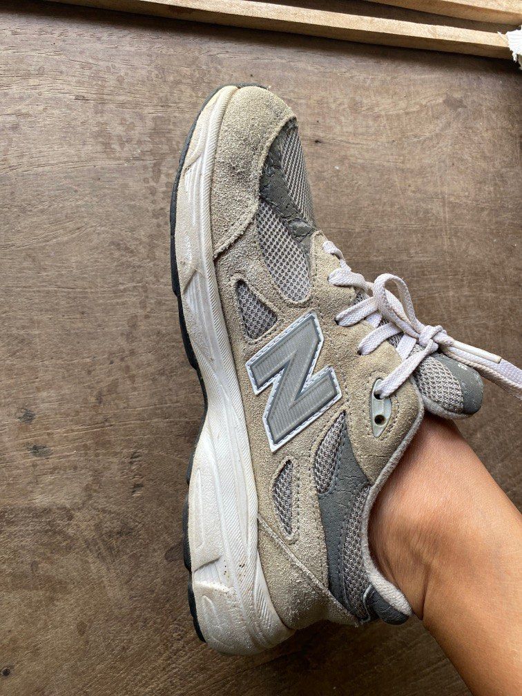 NEW BALANCE 990-v4 on Carousell