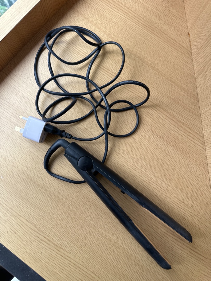 Old GHD but still works, Beauty & Personal Care, Hair on Carousell