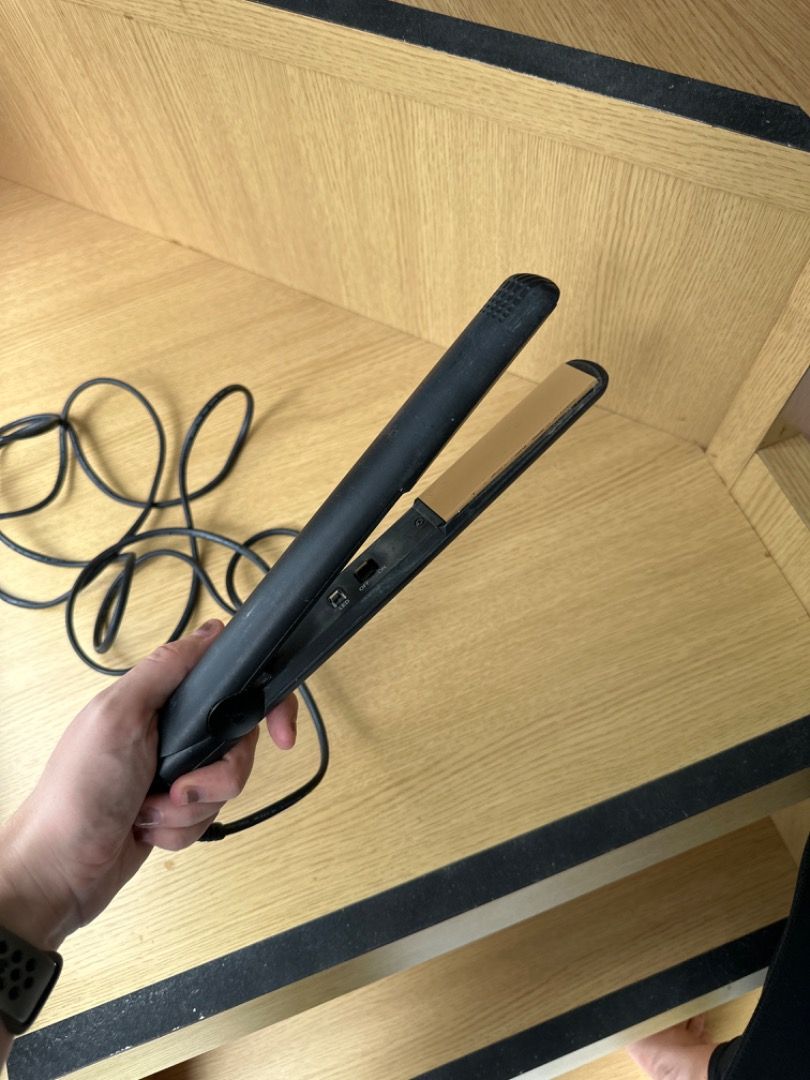 Old GHD but still works, Beauty & Personal Care, Hair on Carousell