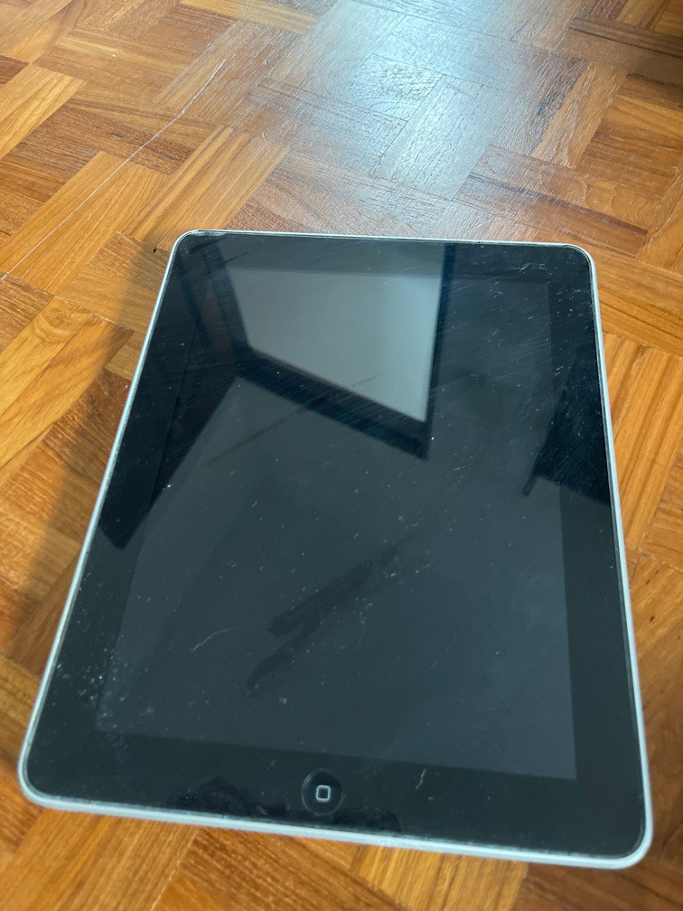 Old iPad - Gen 1 , Mobile Phones & Gadgets, Tablets, iPad on Carousell