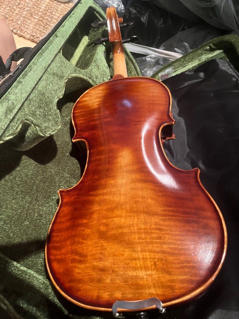 One piece back 3/4 violin, Hobbies & Toys, Music & Media, Musical ...