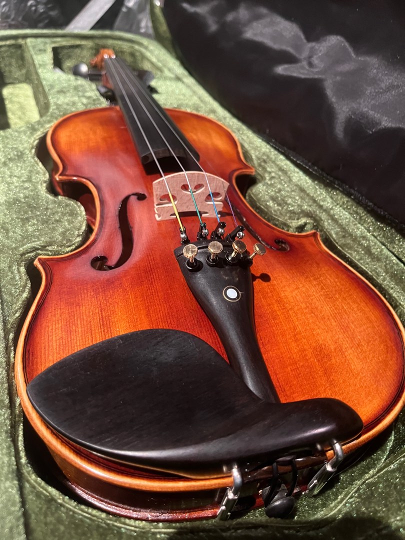 One piece back 3/4 violin, Hobbies & Toys, Music & Media, Musical ...