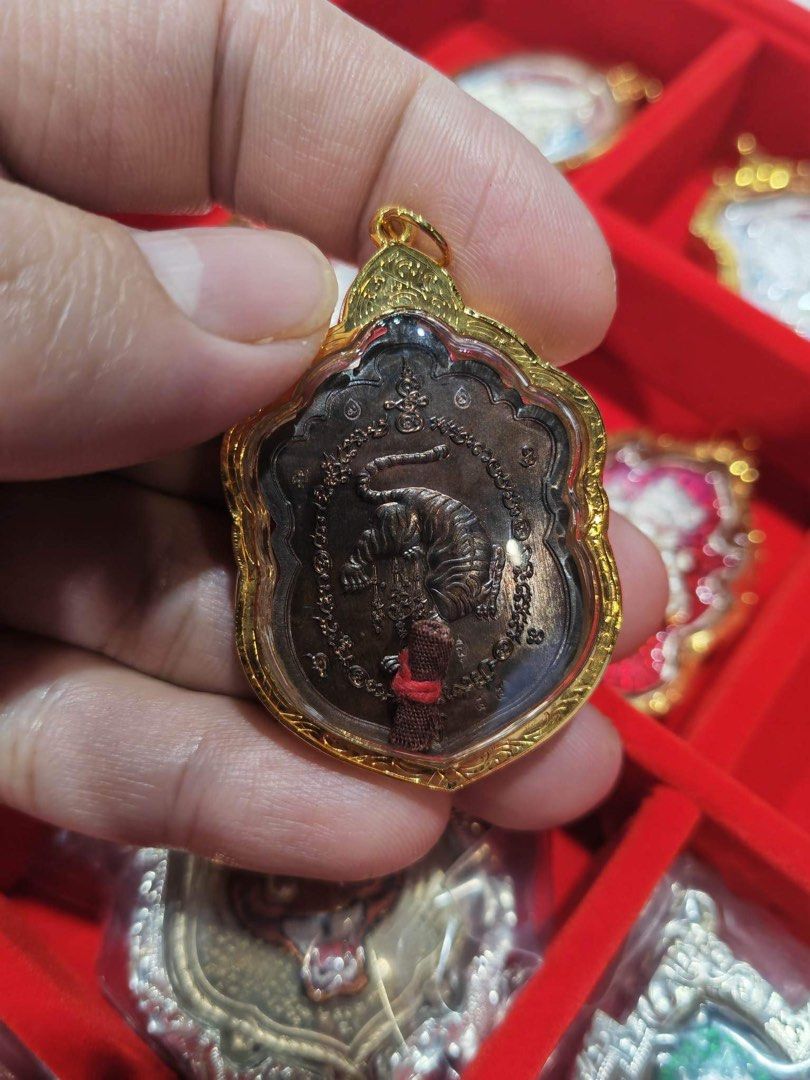 Rian sema Sua Ummata Wat Khunakron Burapachan be2561 Nawa Gold Mask and ...