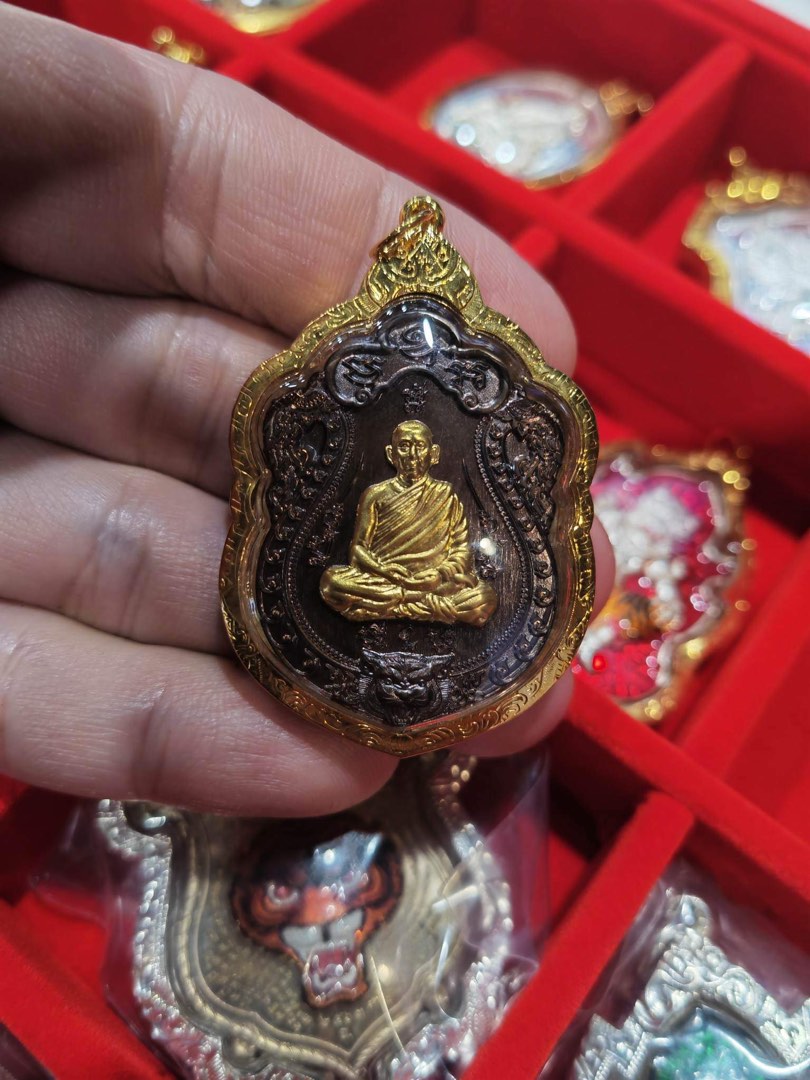 Rian sema Sua Ummata Wat Khunakron Burapachan be2561 Nawa Gold Mask and ...