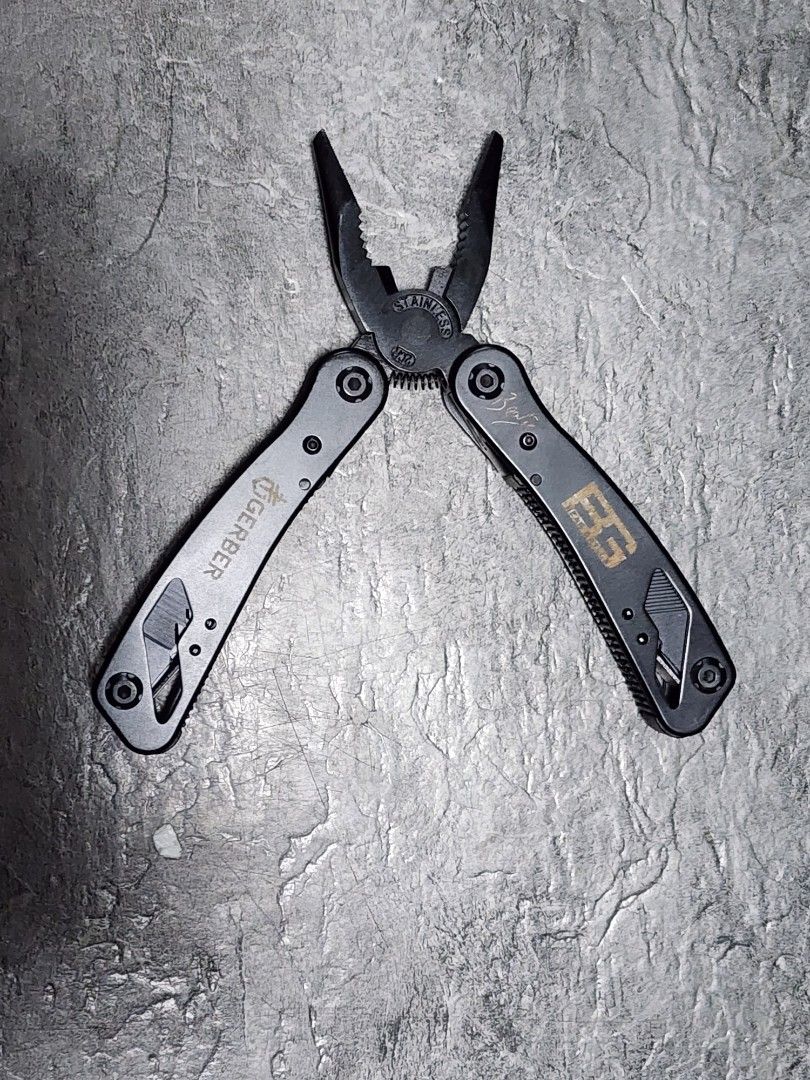 SALE - multi tool piler, Sports Equipment, Hiking & Camping on Carousell