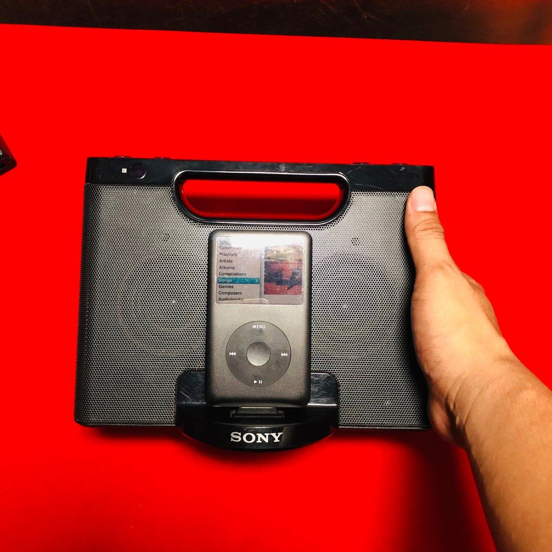 SET | iPod Classic 160 GB With Sony RDP-M7iP Audio docking speaker on ...