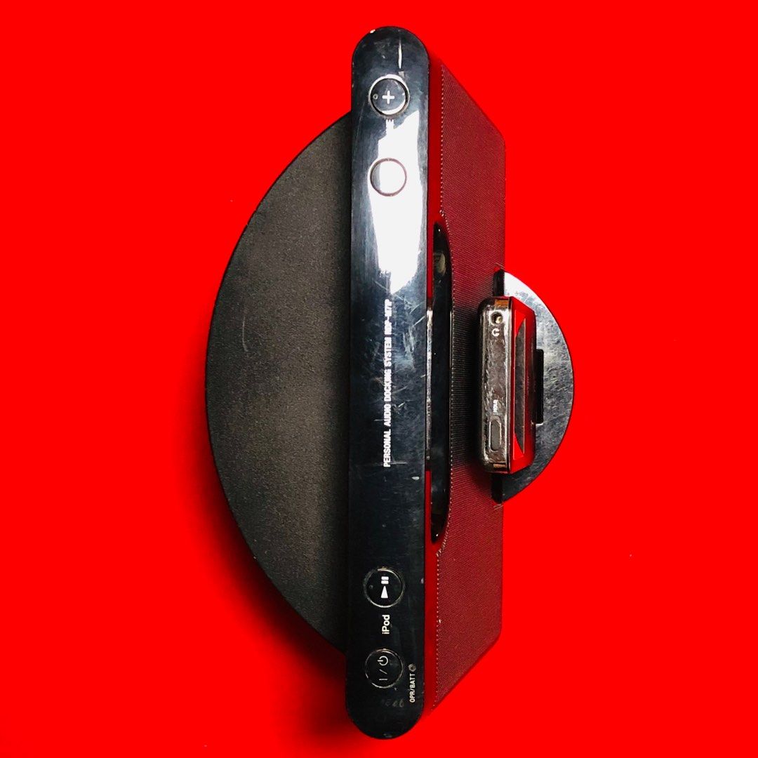 SET | iPod Classic 160 GB With Sony RDP-M7iP Audio docking speaker on ...