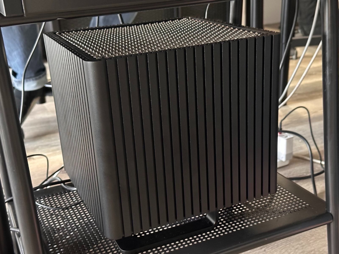 Silent Powerhouse - Custom-Built DB4a Fanless Cube Z2 Desktop with AMD ...