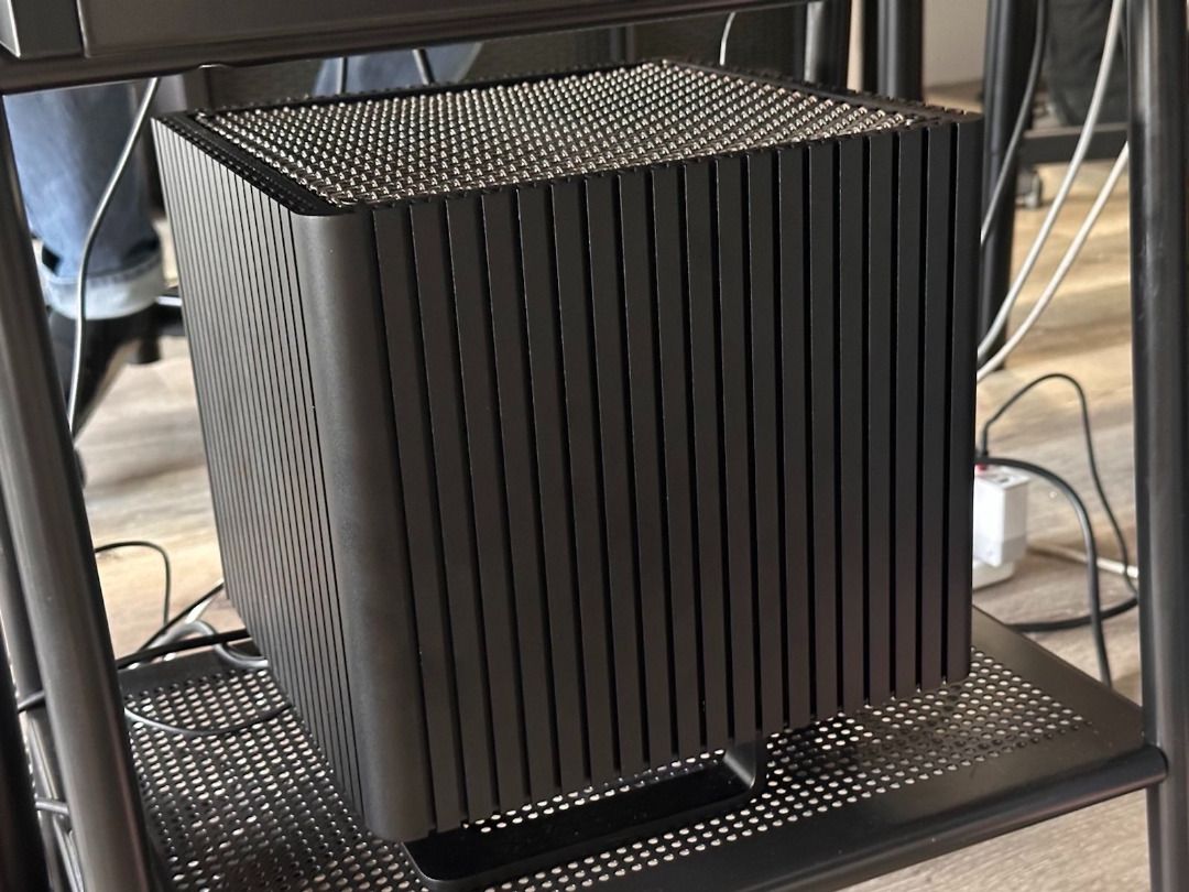 Silent Powerhouse - Custom-Built DB4a Fanless Cube Z2 Desktop with AMD ...