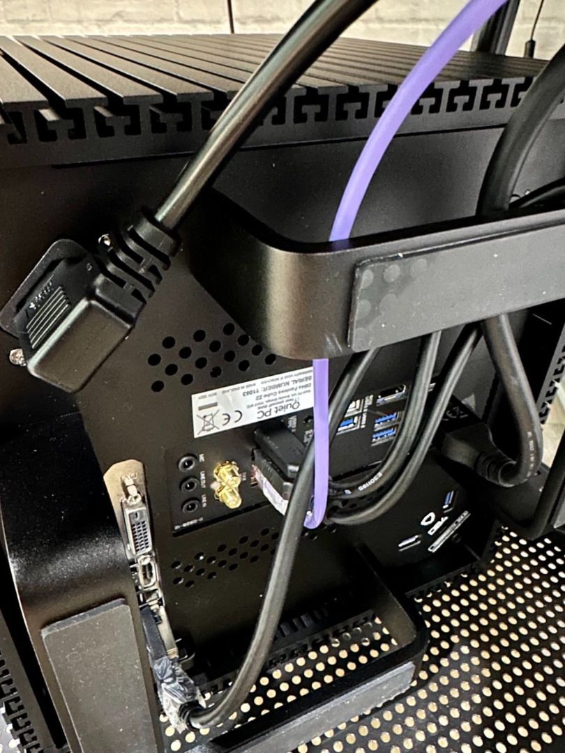 Silent Powerhouse - Custom-Built DB4a Fanless Cube Z2 Desktop with AMD ...