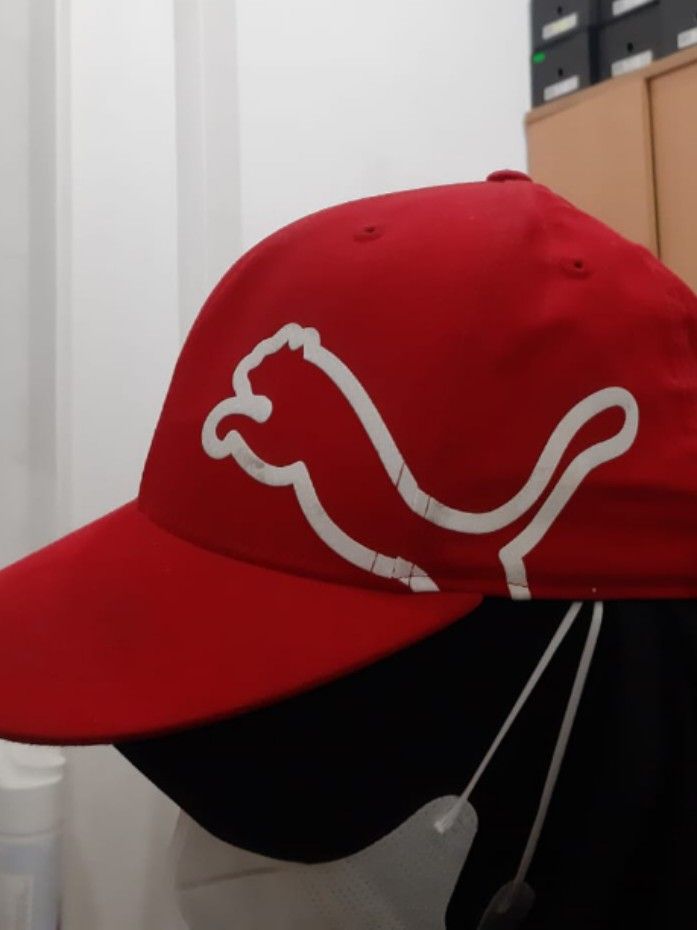 Topi Puma warna Merah, Barang Yang Dicari di Carousell
