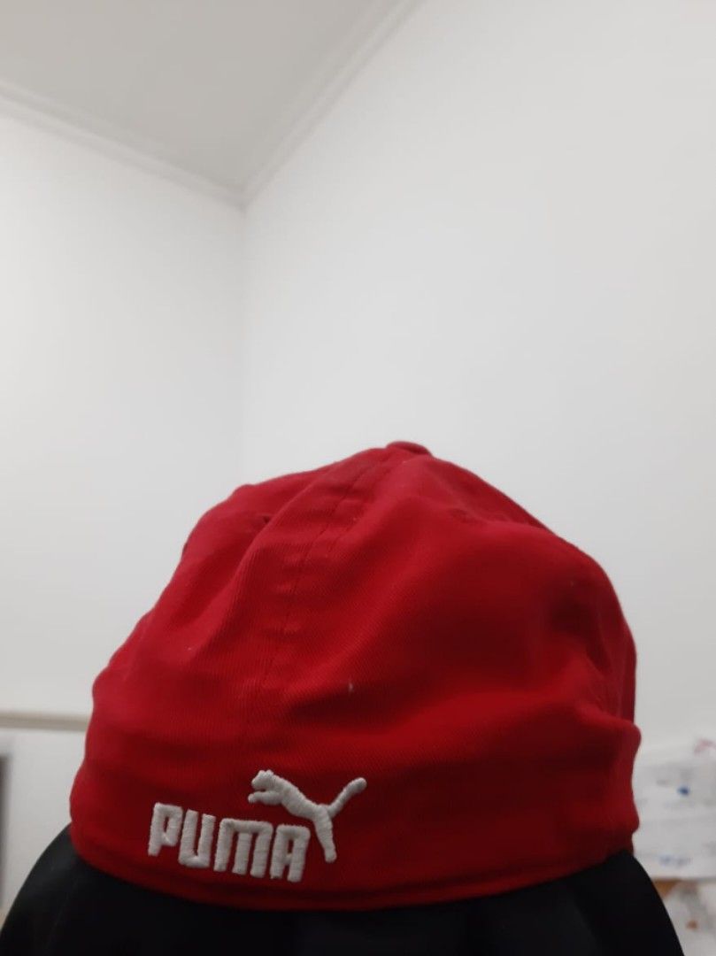 Topi Puma warna Merah, Barang Yang Dicari di Carousell