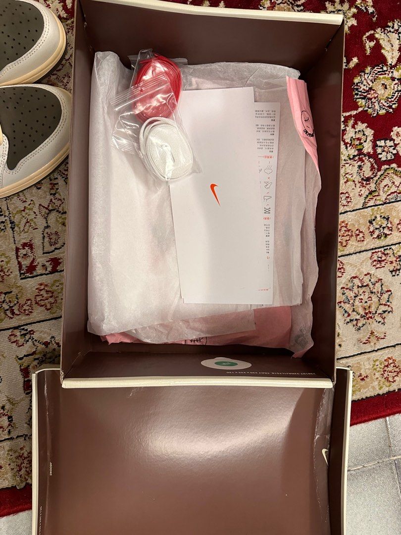 nike Travis Scott Reverse Mocha dunks, Men's Fashion, Footwear ...