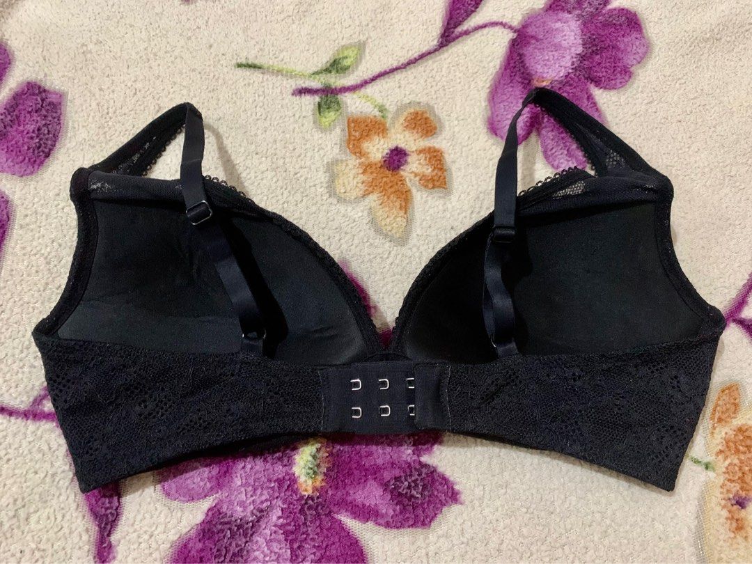 Uniqlo wireless bra shape lift black beauty on Carousell