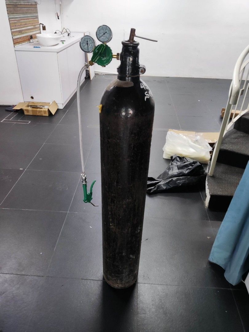 Used Oxygen Tank with Regulator, Pet Supplies, Homes & Other Pet ...
