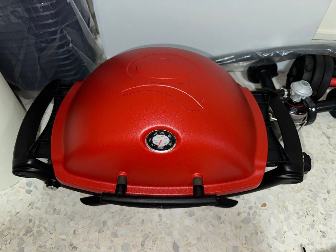 Weber Q1250 grill (red top), TV & Home Appliances, Kitchen Appliances ...