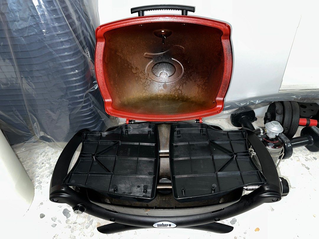 Weber Q1250 grill (red top), TV & Home Appliances, Kitchen Appliances ...