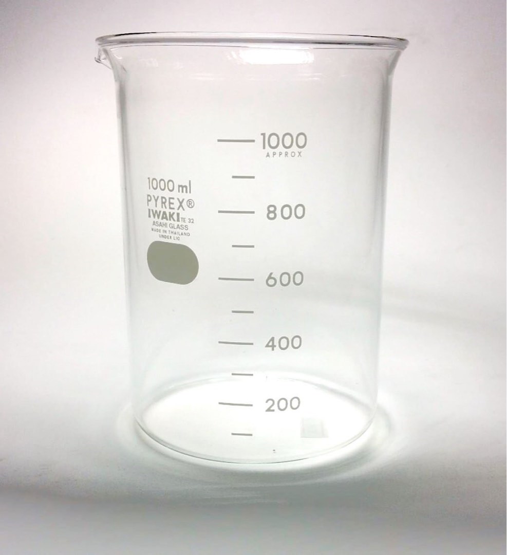 1000ml Pyrex Iwaki Glass beaker, Furniture & Home Living, Kitchenware ...