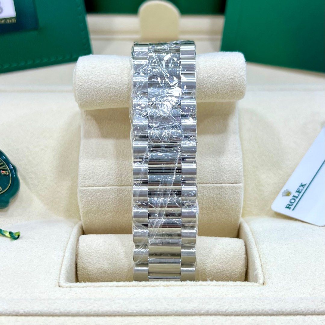 全新 2023年 Rolex Day-Date 228236A 新裝41mm鉑金冰藍, 名牌, 手錶 - Carousell
