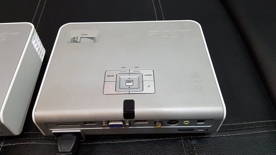 Acer portable projector compact size DLP bright display heavy duty, TV ...