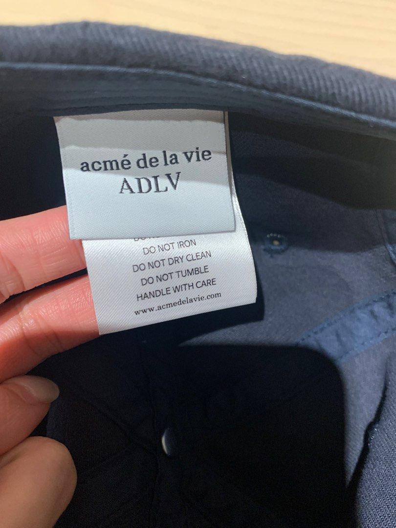 Adlv X Lisa Circle Wappen Ball Cap – Navy, 女裝, 手錶及配件, 帽 - Carousell