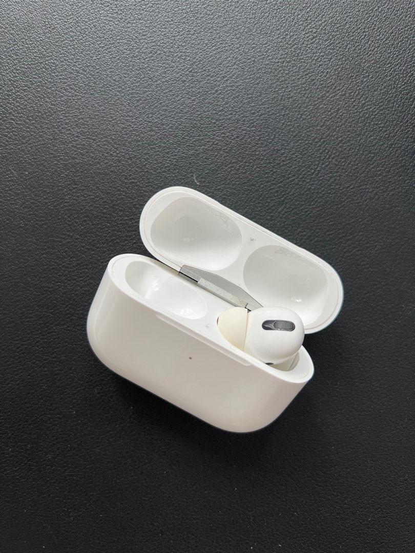 Apply AirPod Pro right Only Audio Earphones On Carousell apply-airpod-pro-right-only-audio-earphones-on-carousell
