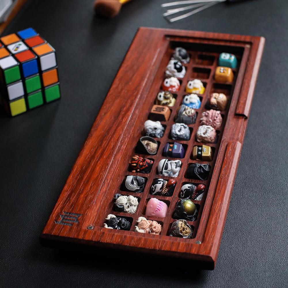 [Artisan Keycap Display Case] Iron Meets Wood Canvas R2, Computers ...