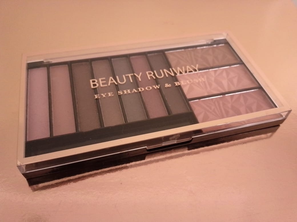 BEAUTY RUNWAY 26 PIECE MAKE UP SET on Carousell