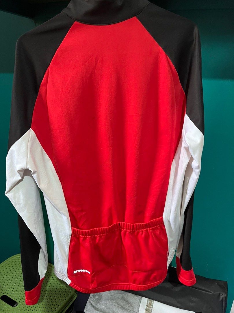 Btwin biking apparel, Men's Fashion, Activewear on Carousell