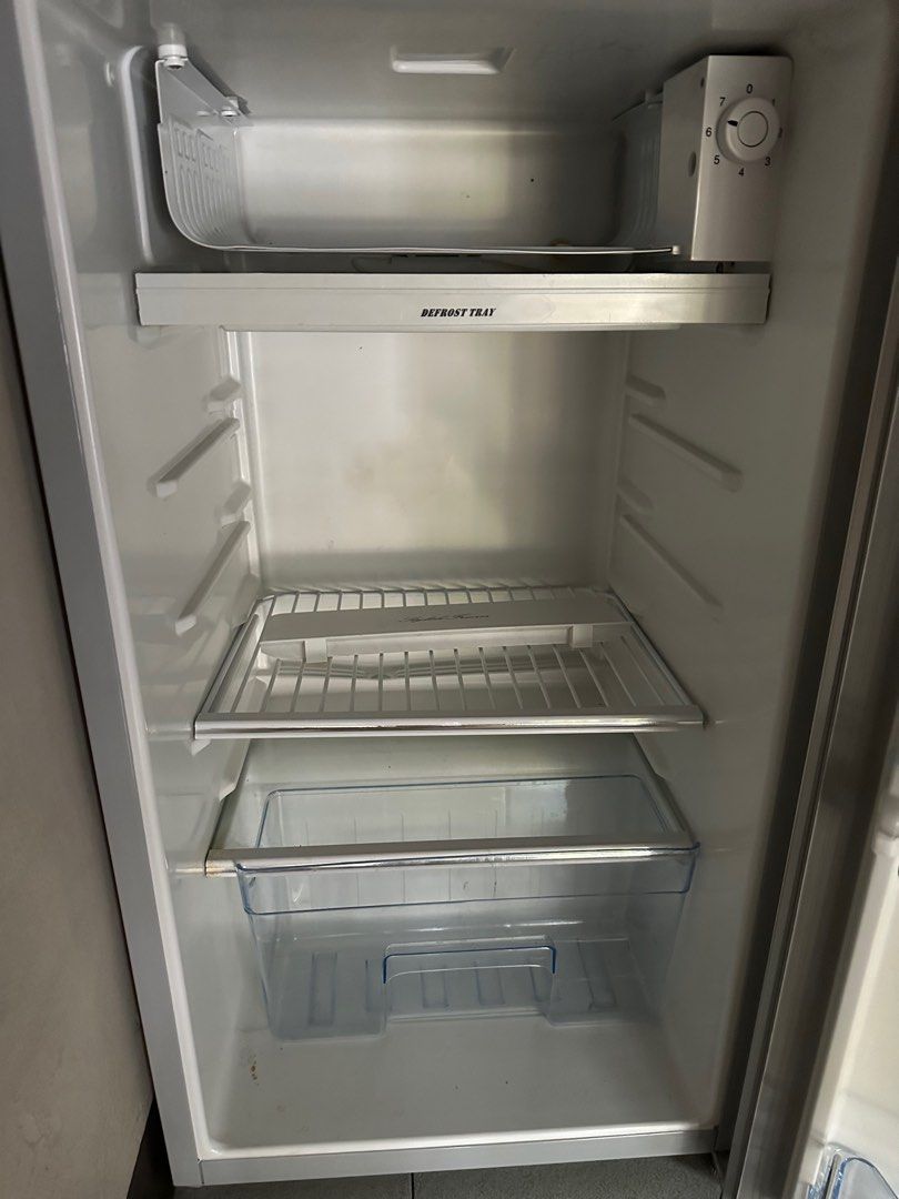 Decluttering Hanabishi Single Door Ref HasRef33 on Carousell