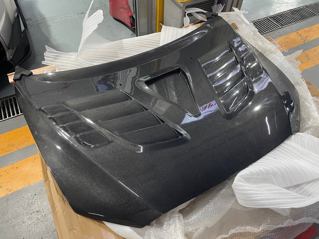 Evo 10 / Evo X Varis v3 Bonnet, Car Accessories, Accessories on Carousell