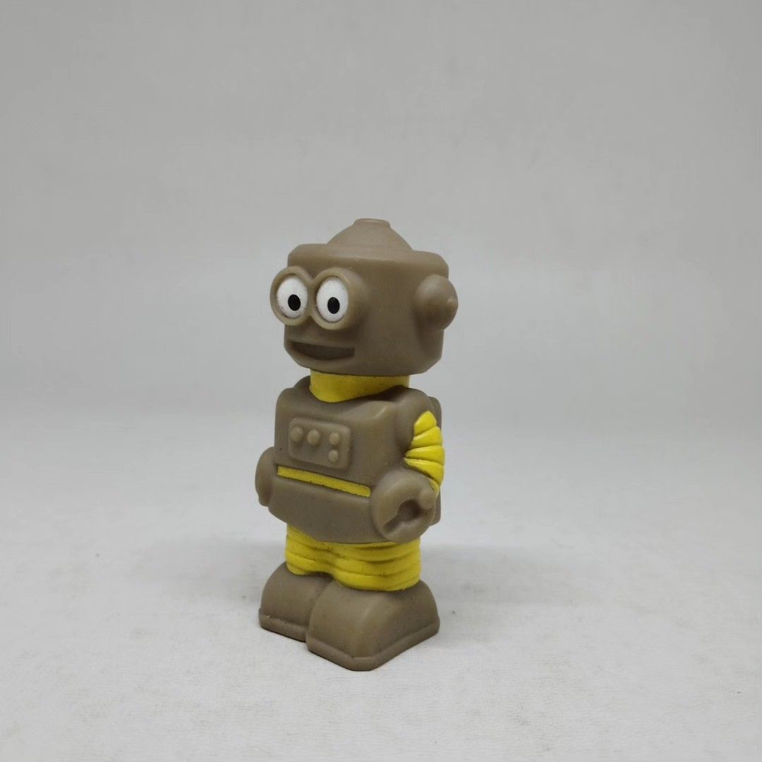 Figure Robot Kuning C, Toys & Collectibles, Mainan di Carousell