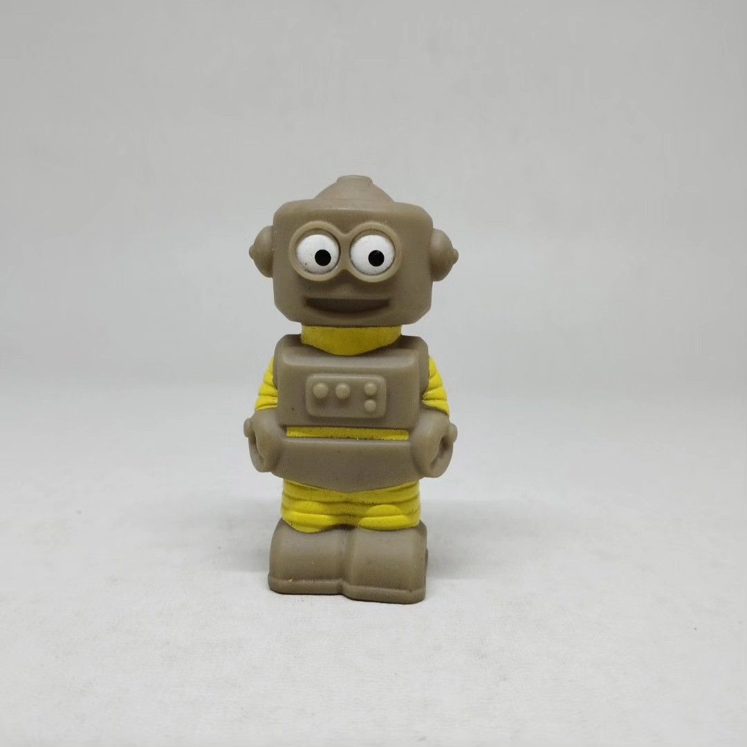 Figure Robot Kuning C, Toys & Collectibles, Mainan di Carousell