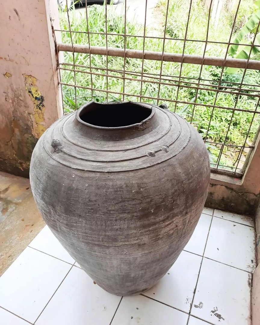 Gentong Besar Tua Antik Minus Bagian Lubang, Antik, Lainnya di Carousell