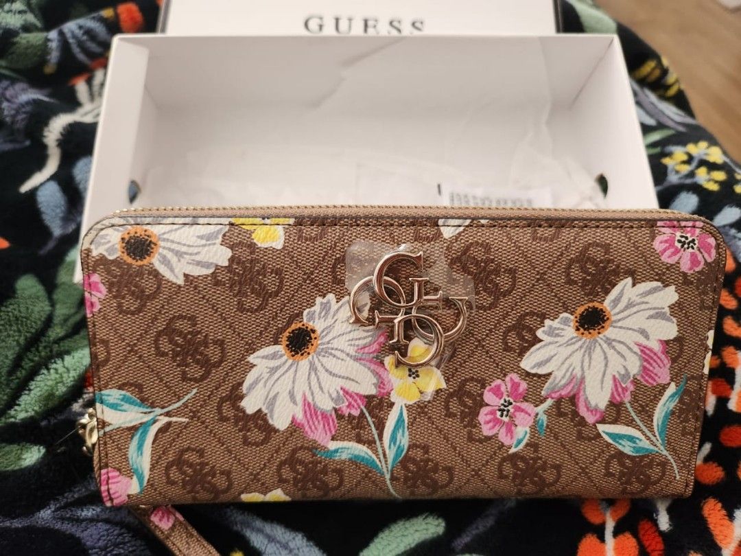 Guess Purse, Luxury, Bags & Wallets on Carousell