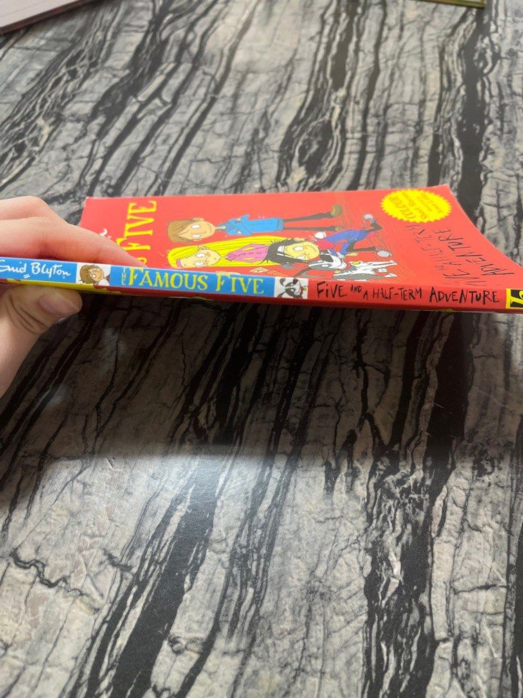 Guid blyton The famous five, Hobbies & Toys, Books & Magazines ...
