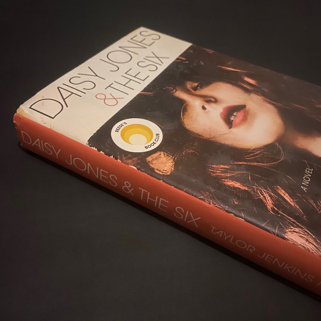 [HARDCOVER] Taylor Jenkins Reid - Daisy Jones and the Six, Hobbies ...