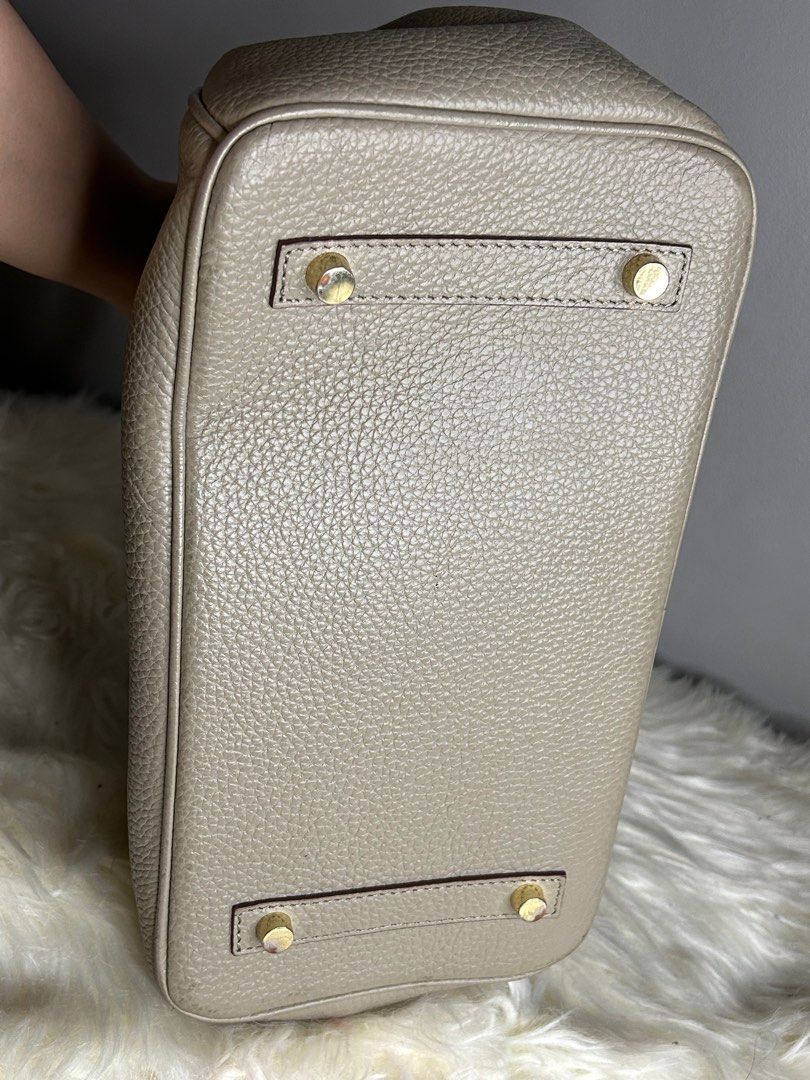 House of Hello bag, Women's Fashion, Bags & Wallets, Tote Bags on Carousell